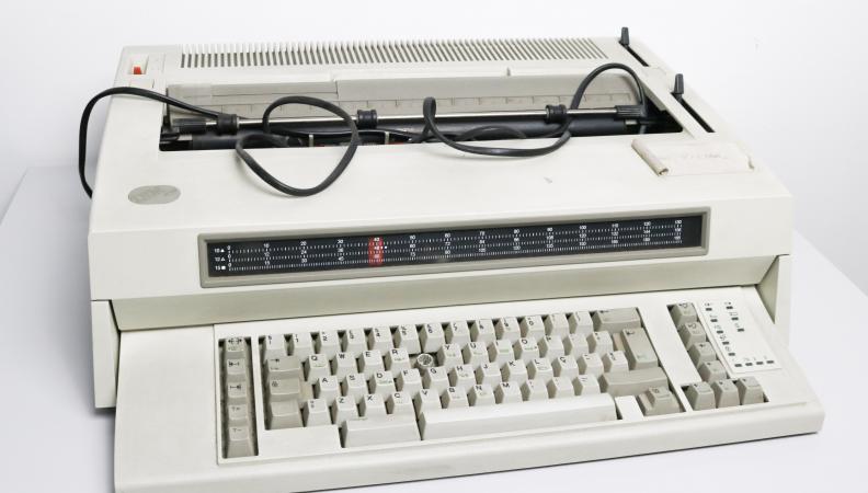 MÁQUINA DE ESCREVER IBM 6783 | Escola Fazendária do Paraná